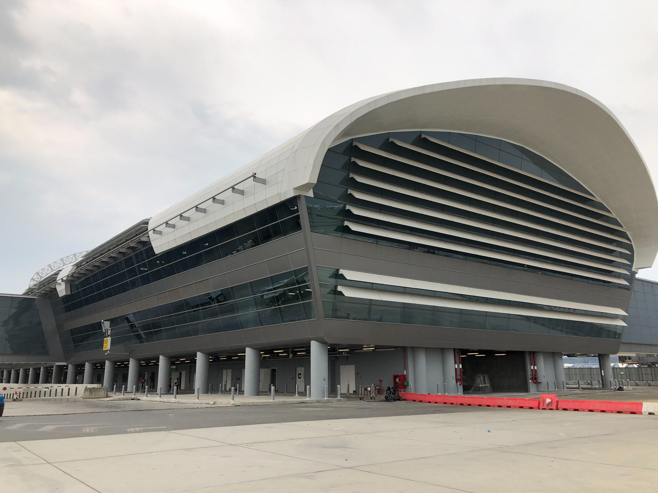 Suvarnabhumi Airport Extension 1 – KAMA – Façade Specialist